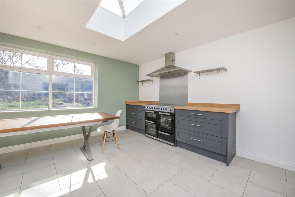 Meshaw Crescent, Northampton, 4 bedroom, House - Semi-Detached