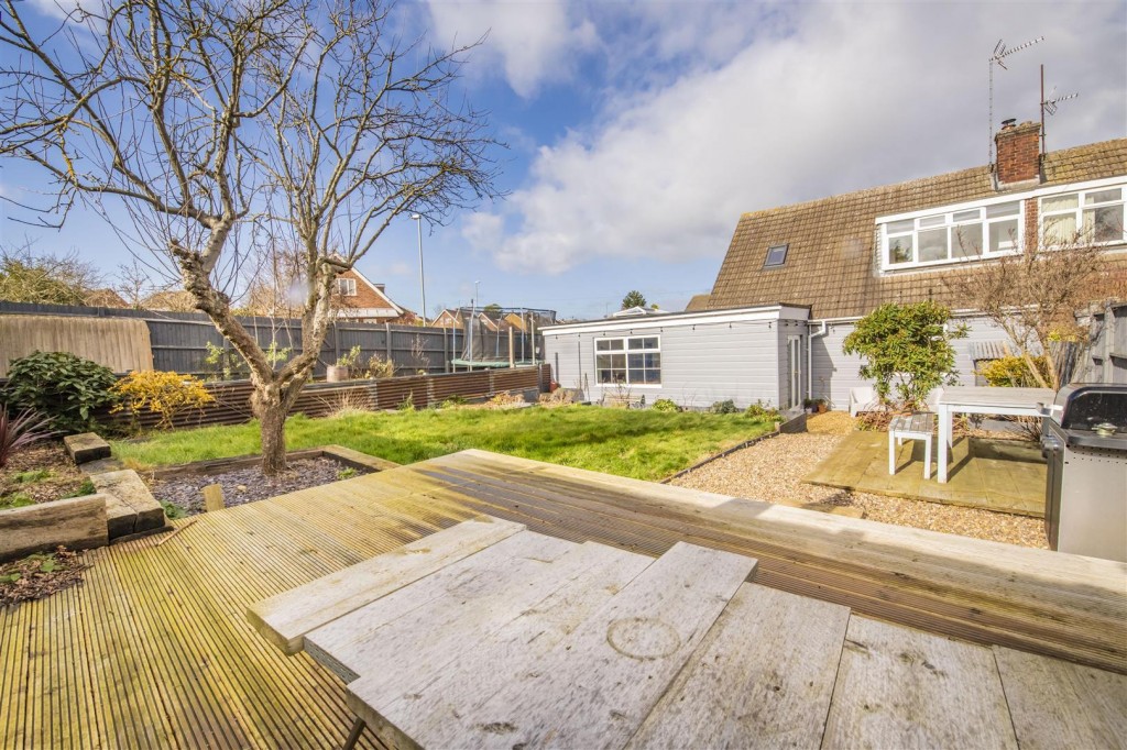 Meshaw Crescent, Northampton, 4 bedroom, House - Semi-Detached